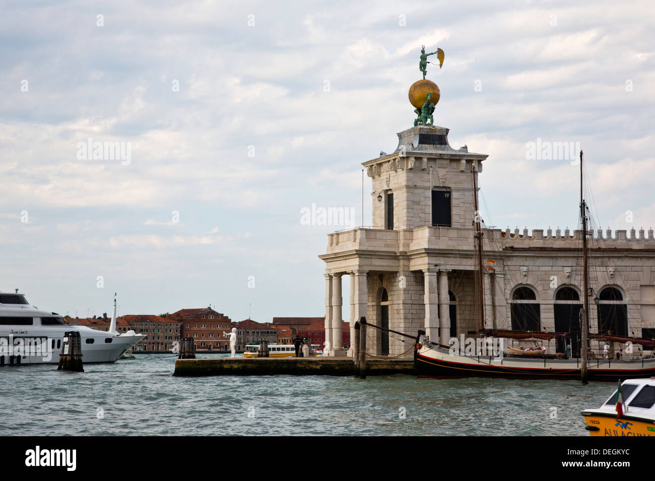 Dogana di mare venice hi-res stock photography and images - Alamy