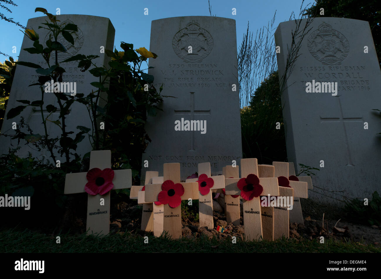 Boy soldier hi-res stock photography and images - Alamy