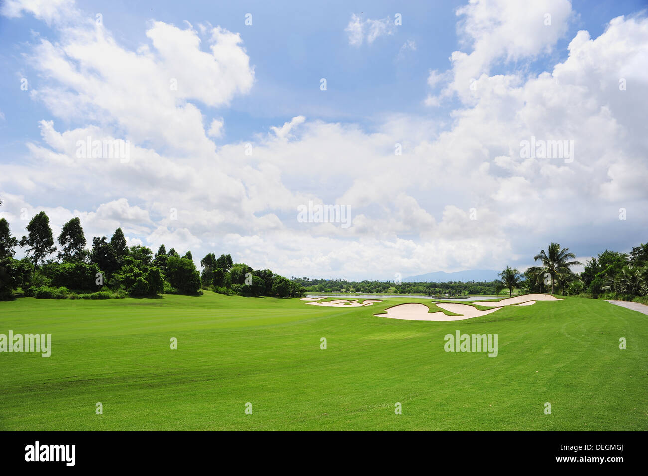 Golf course hi-res stock photography and images - Alamy