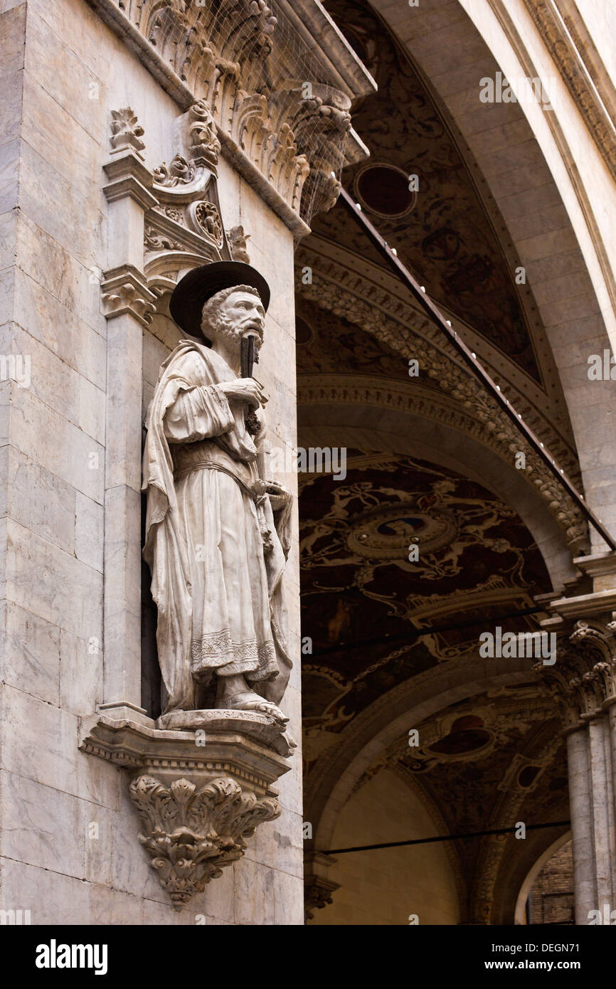 Siena italy statue sculpture hi-res stock photography and images - Alamy