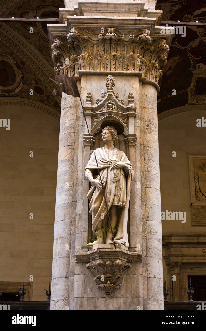 Siena italy statue sculpture hi-res stock photography and images - Alamy