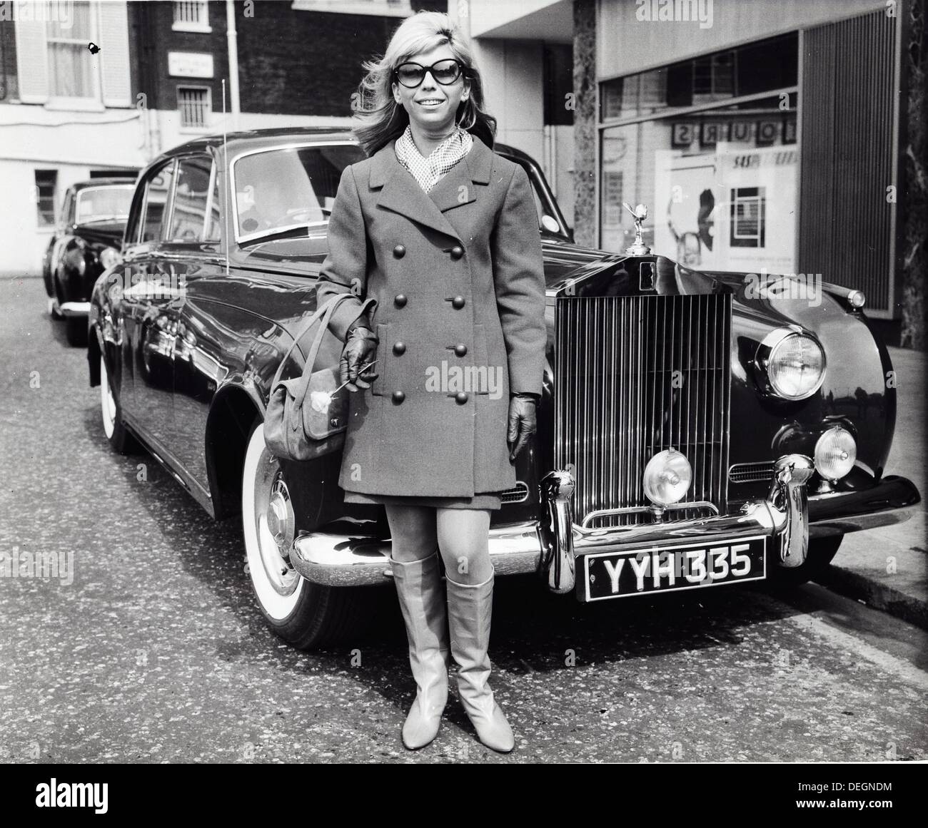 Nancy sinatra 1966 hi-res stock photography and images - Alamy