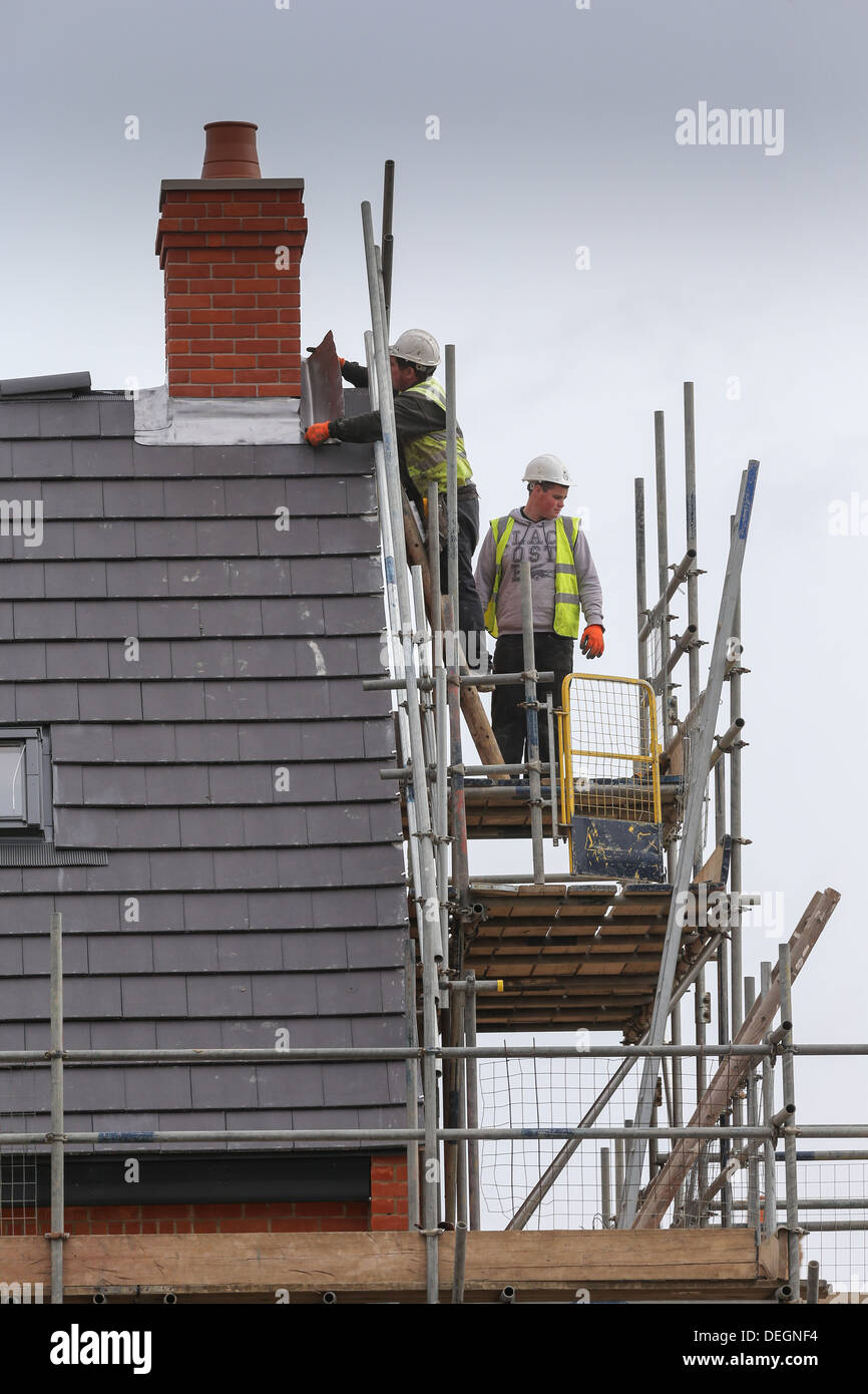 BUILDERS WORKING ON NEW HOMES IN CAMBRIDGE Stock Photo - Alamy