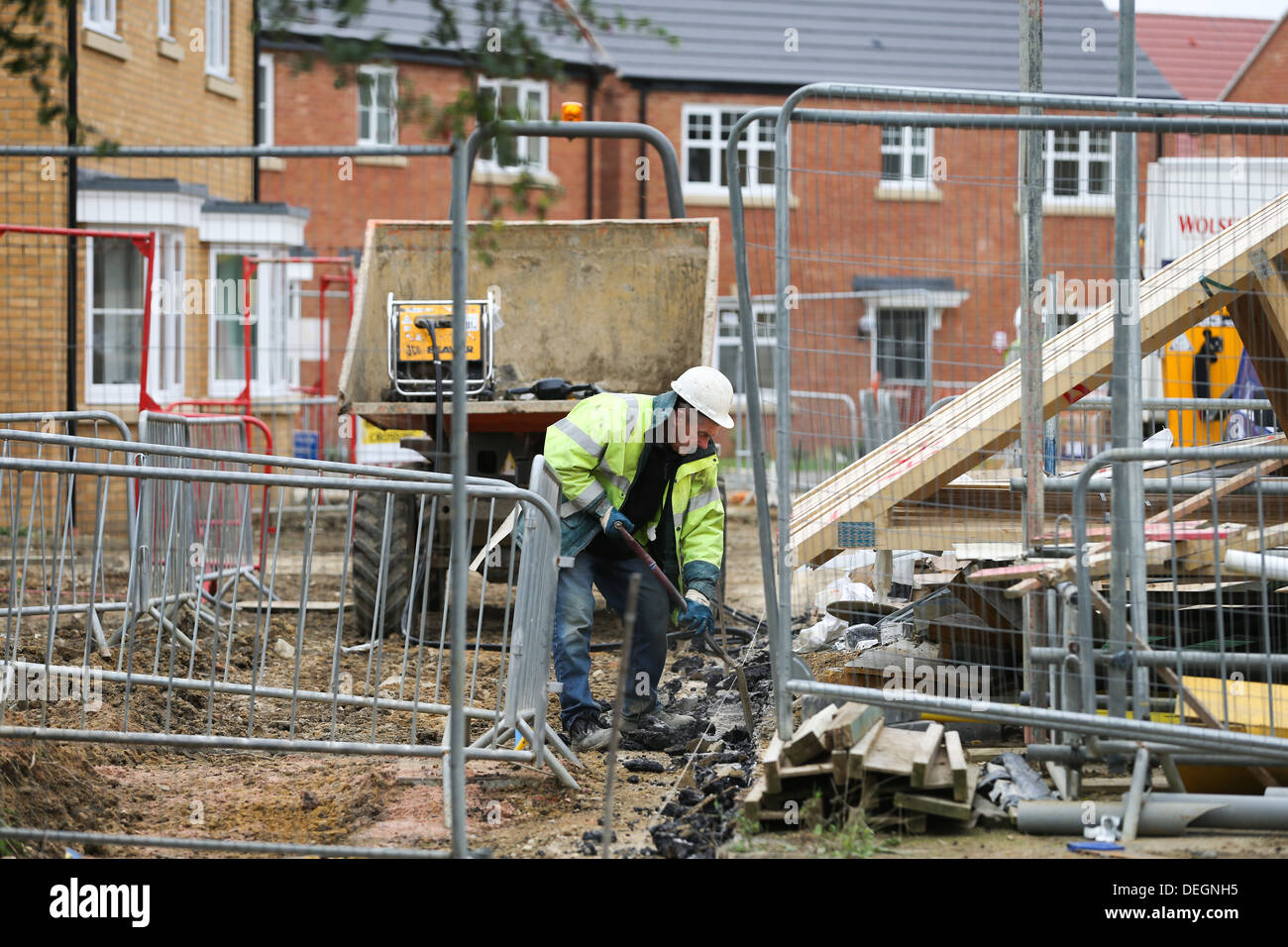 BUILDERS WORKING ON NEW HOMES IN CAMBRIDGE Stock Photo - Alamy