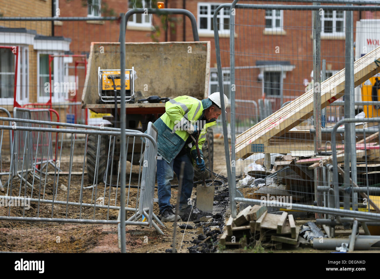 BUILDERS WORKING ON NEW HOMES IN CAMBRIDGE Stock Photo - Alamy