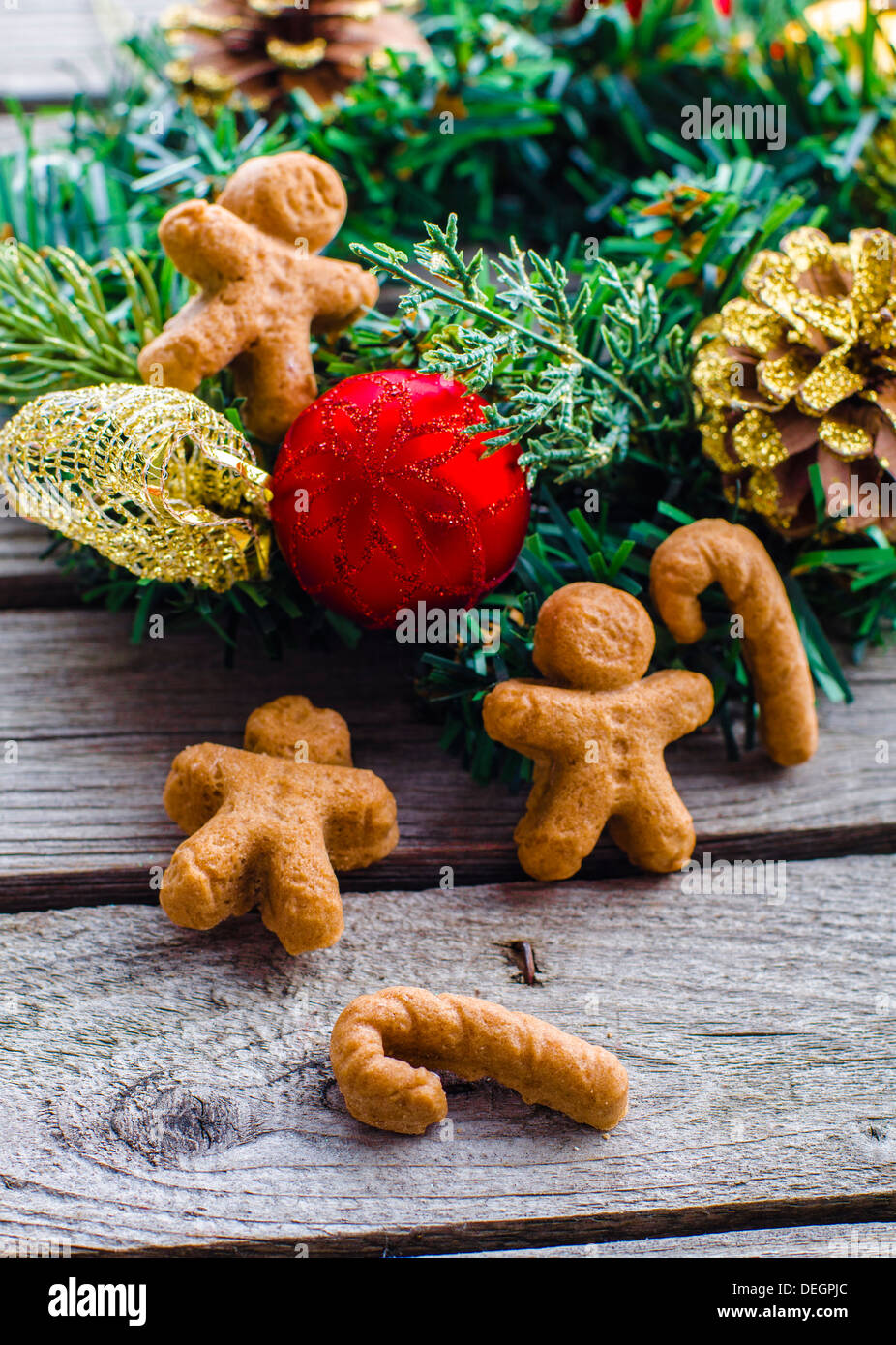 gingerbread men on the background of the Christmas wreath Stock Photo ...