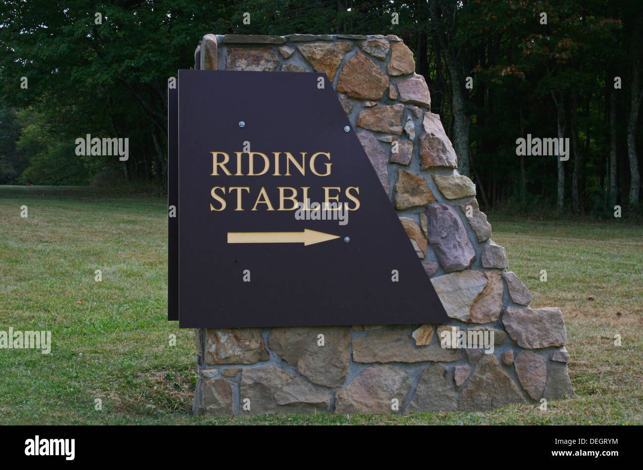 Wooden stables hi-res stock photography and images - Alamy