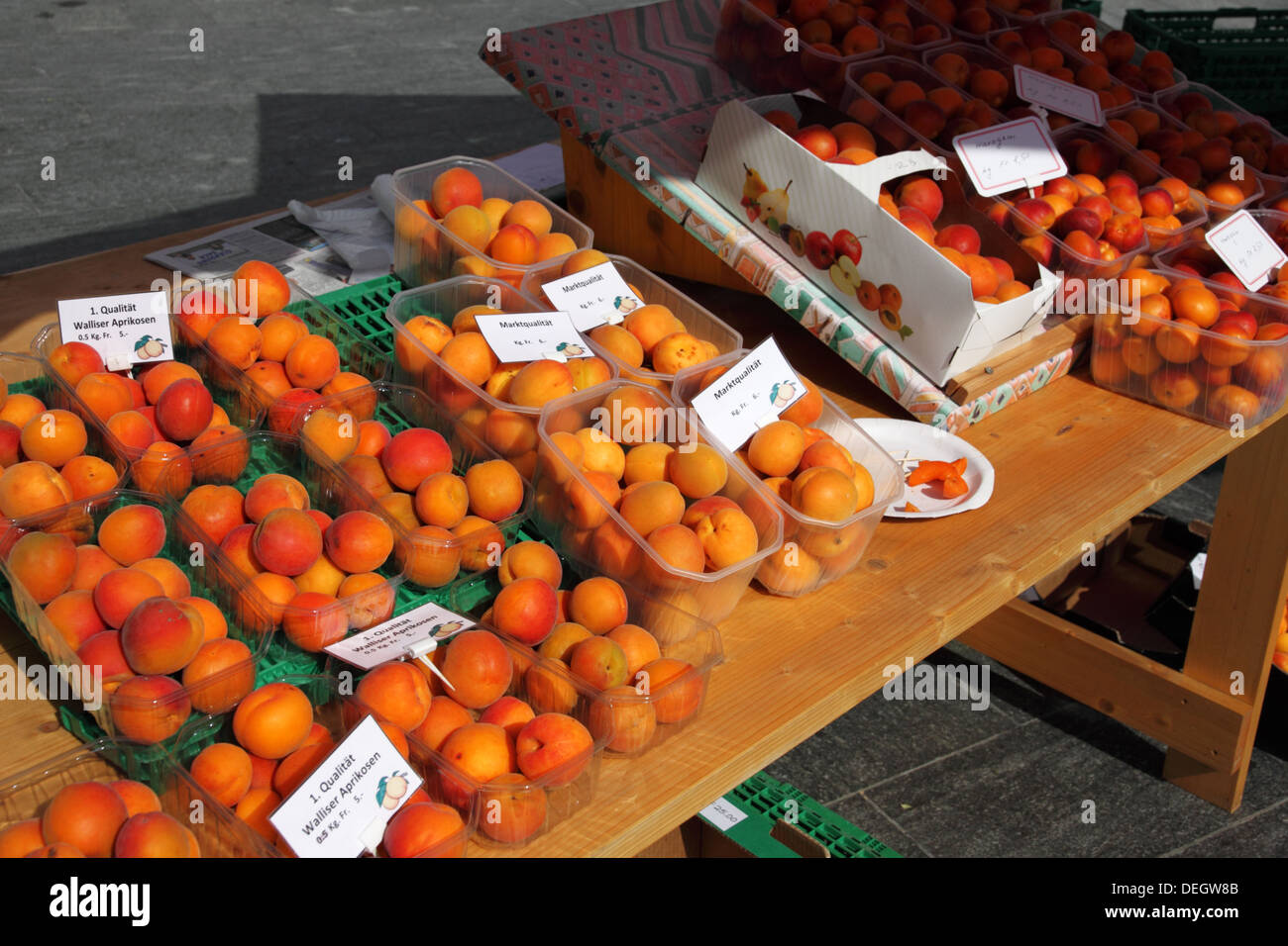 Walliser aprikosen hi-res stock photography and images - Alamy