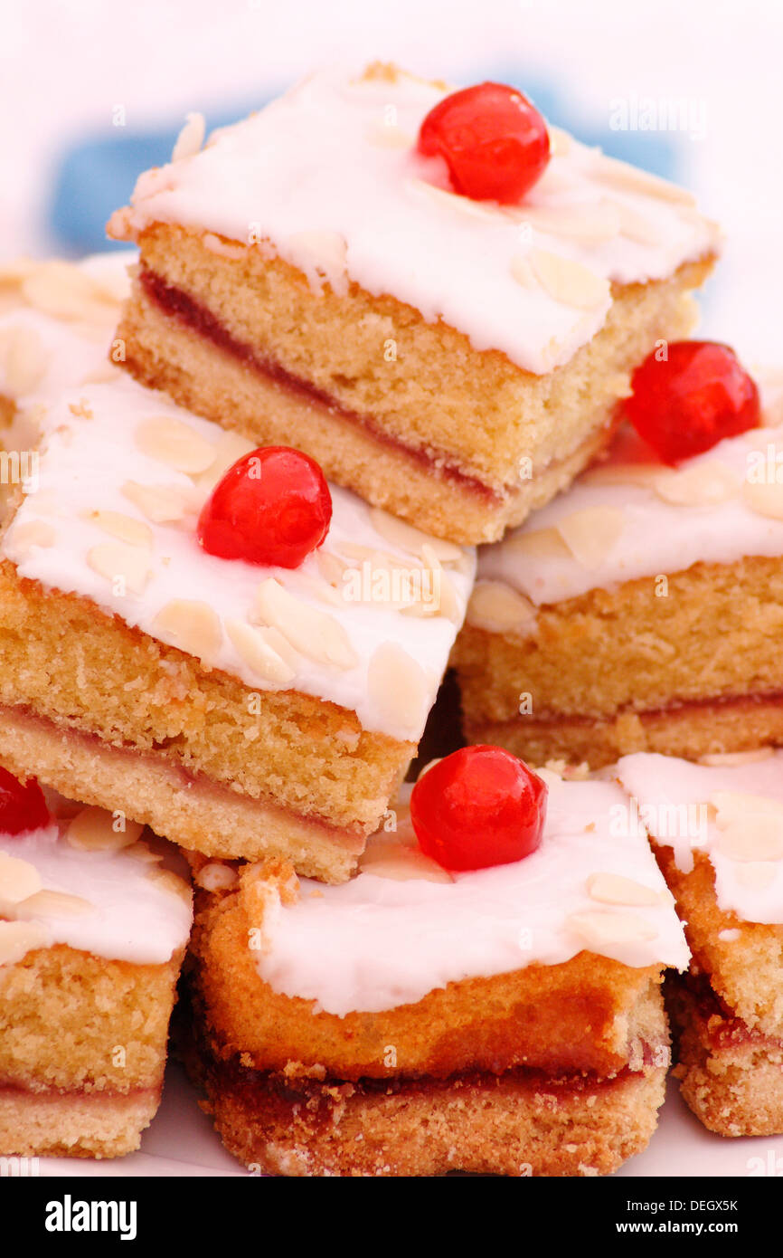 Cherry bakewell hi-res stock photography and images - Alamy