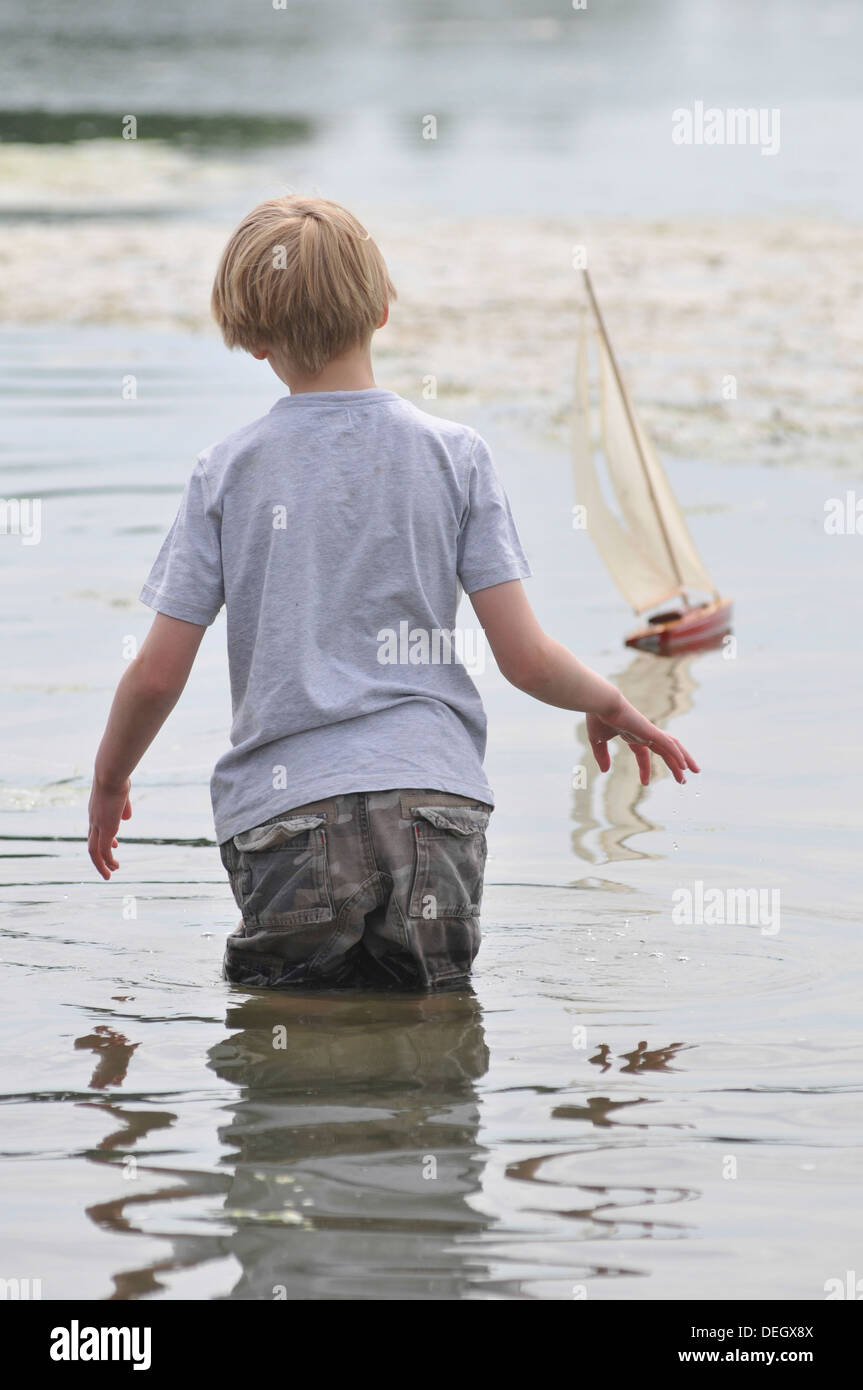 Sailing boat child playing pond hi-res stock photography and images - Alamy