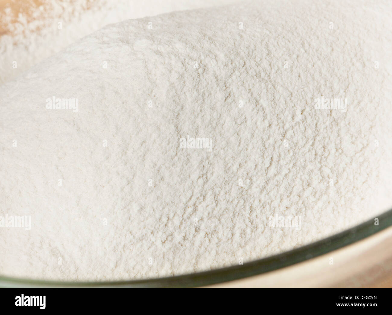 Preparing food flour ingredient sieve Stock Photo - Alamy