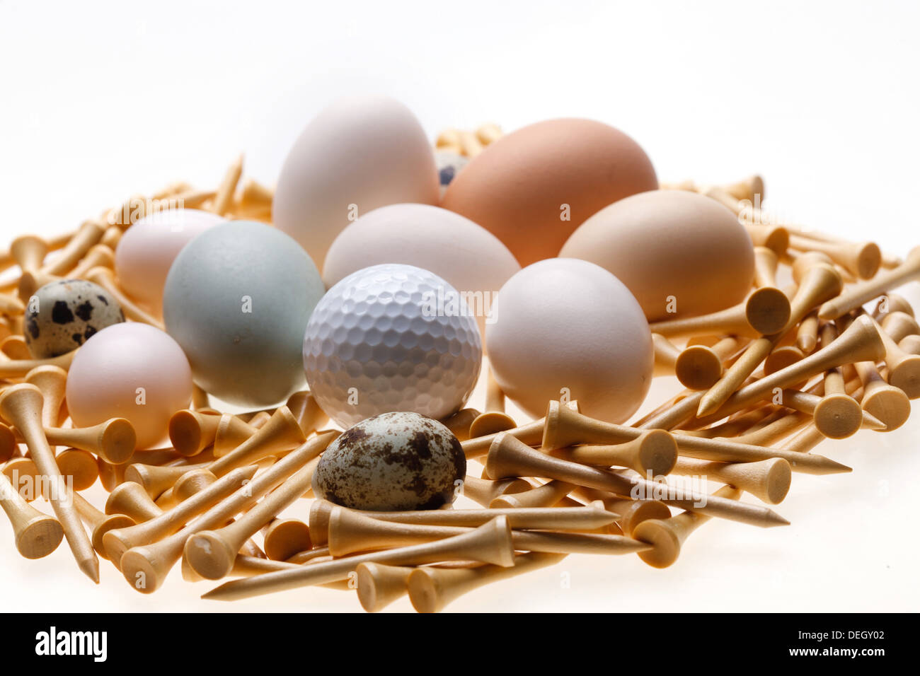 Eggs,golf ball and tees Stock Photo - Alamy