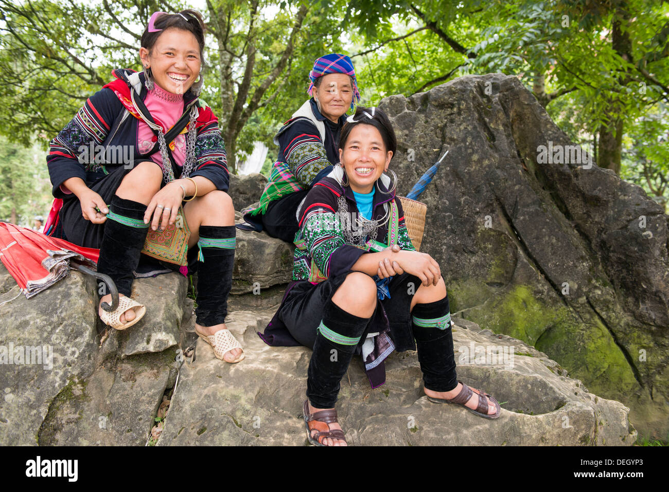 Ethnic group Black Hmong womans sit on the rock in Sa Pa park Stock ...