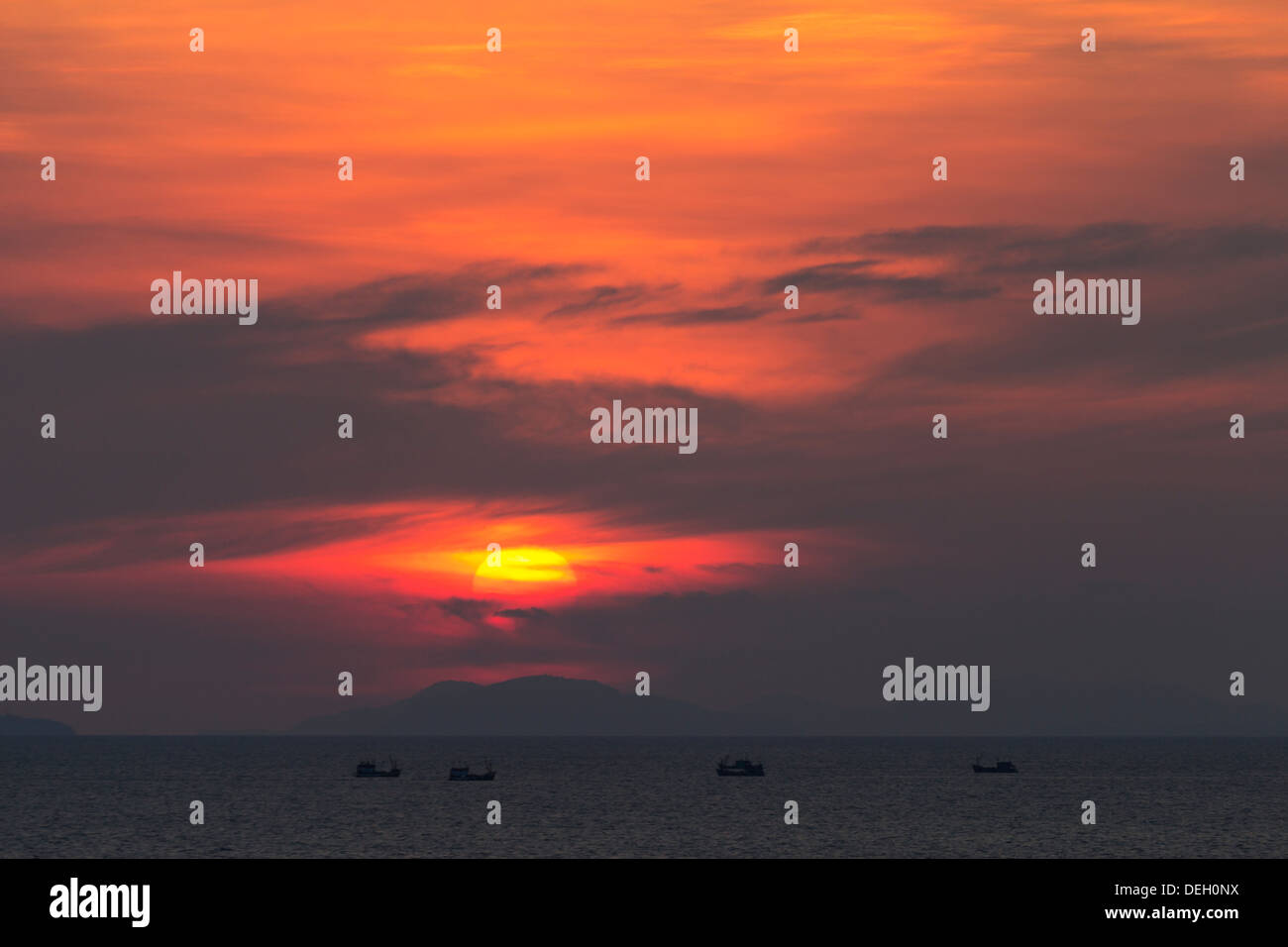 Phi phi thailand sunset hi-res stock photography and images - Alamy