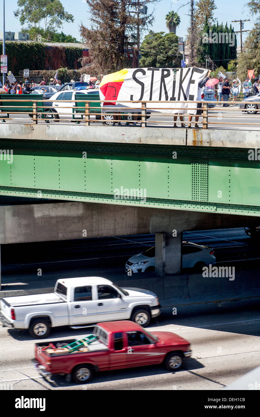 Strike sign hi-res stock photography and images - Alamy