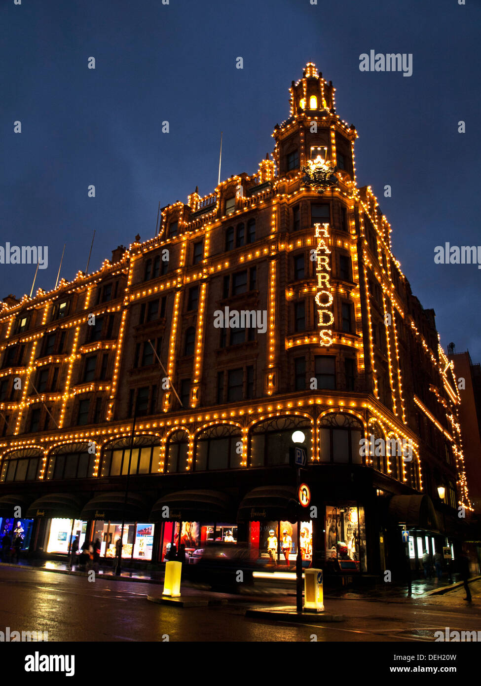 Harrods luxury shopping mall hi-res stock photography and images - Alamy