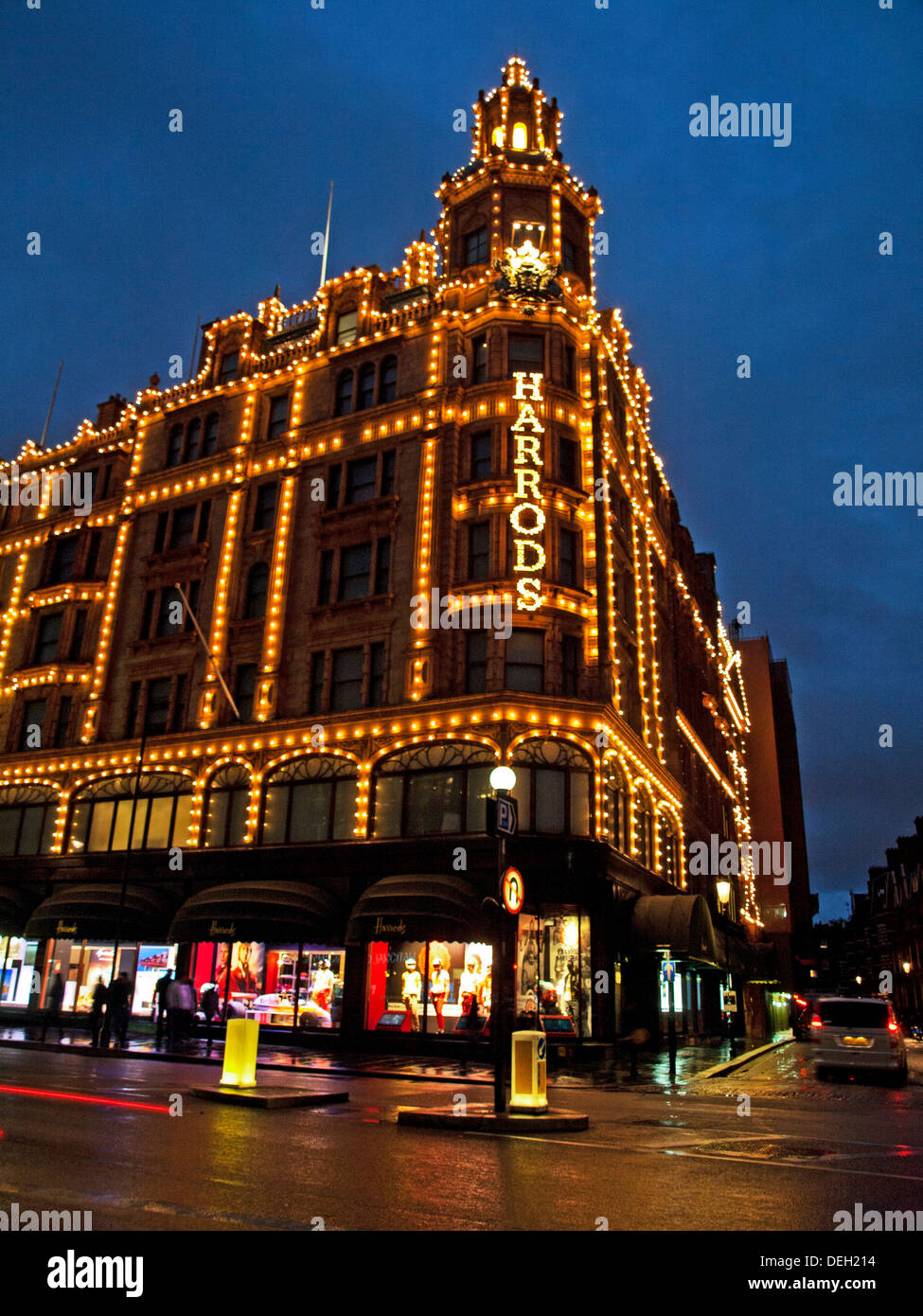 Harrods Department Store at night, Brompton Road, Knightsbridge, Royal ...