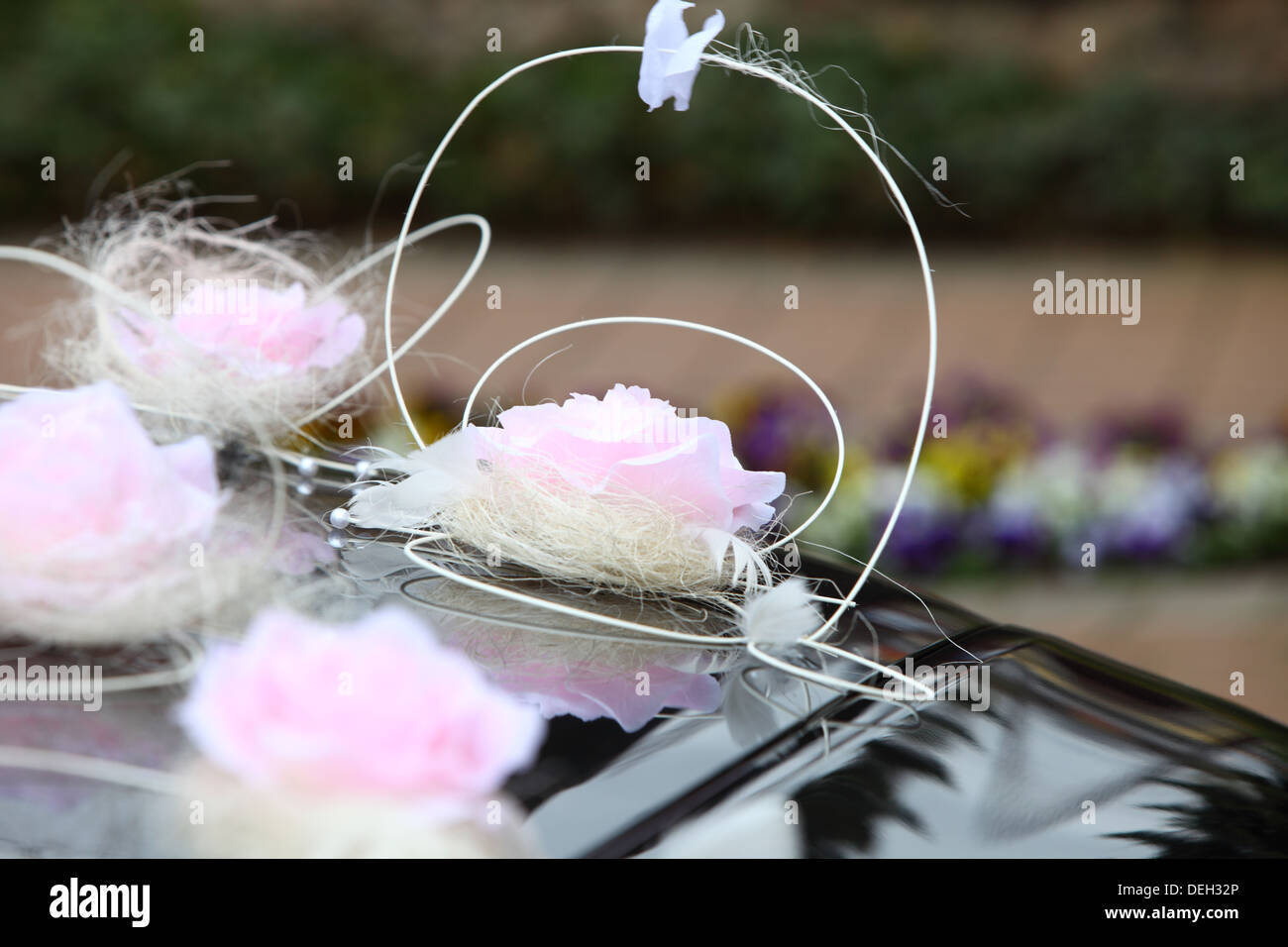 Wedding car decorated with pink flowers and ribbons Stock Photo - Alamy