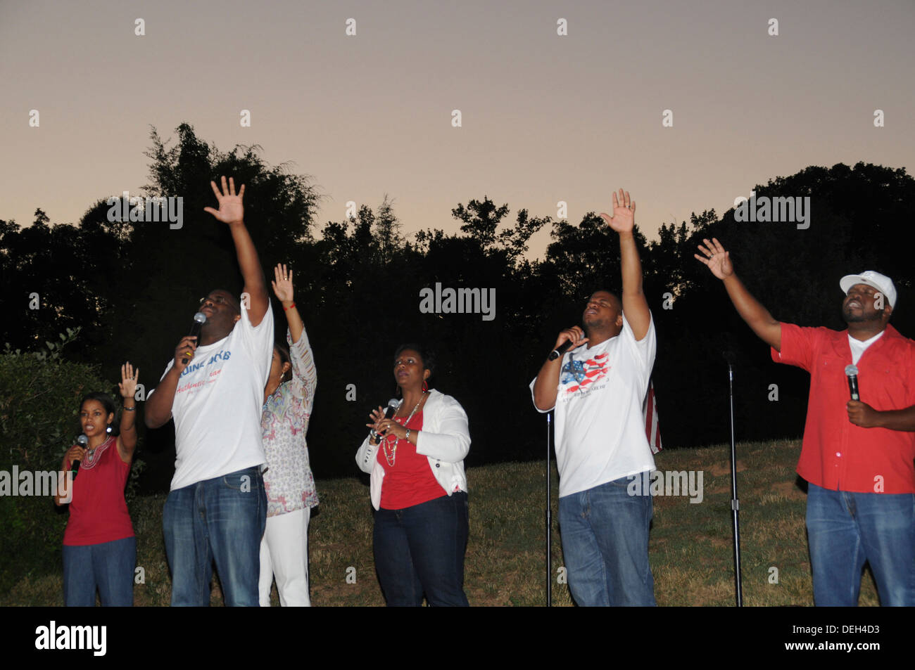 Singers outdoor hi-res stock photography and images - Alamy