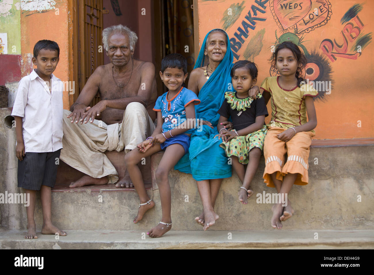 Indigenous aboriginal family hi-res stock photography and images - Alamy