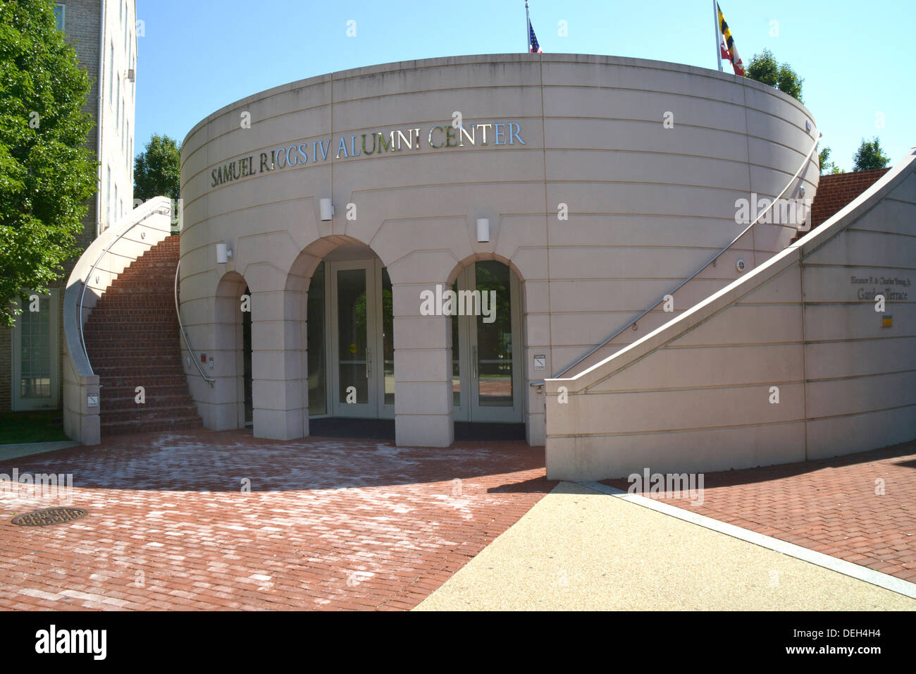 Alumni hi-res stock photography and images - Alamy