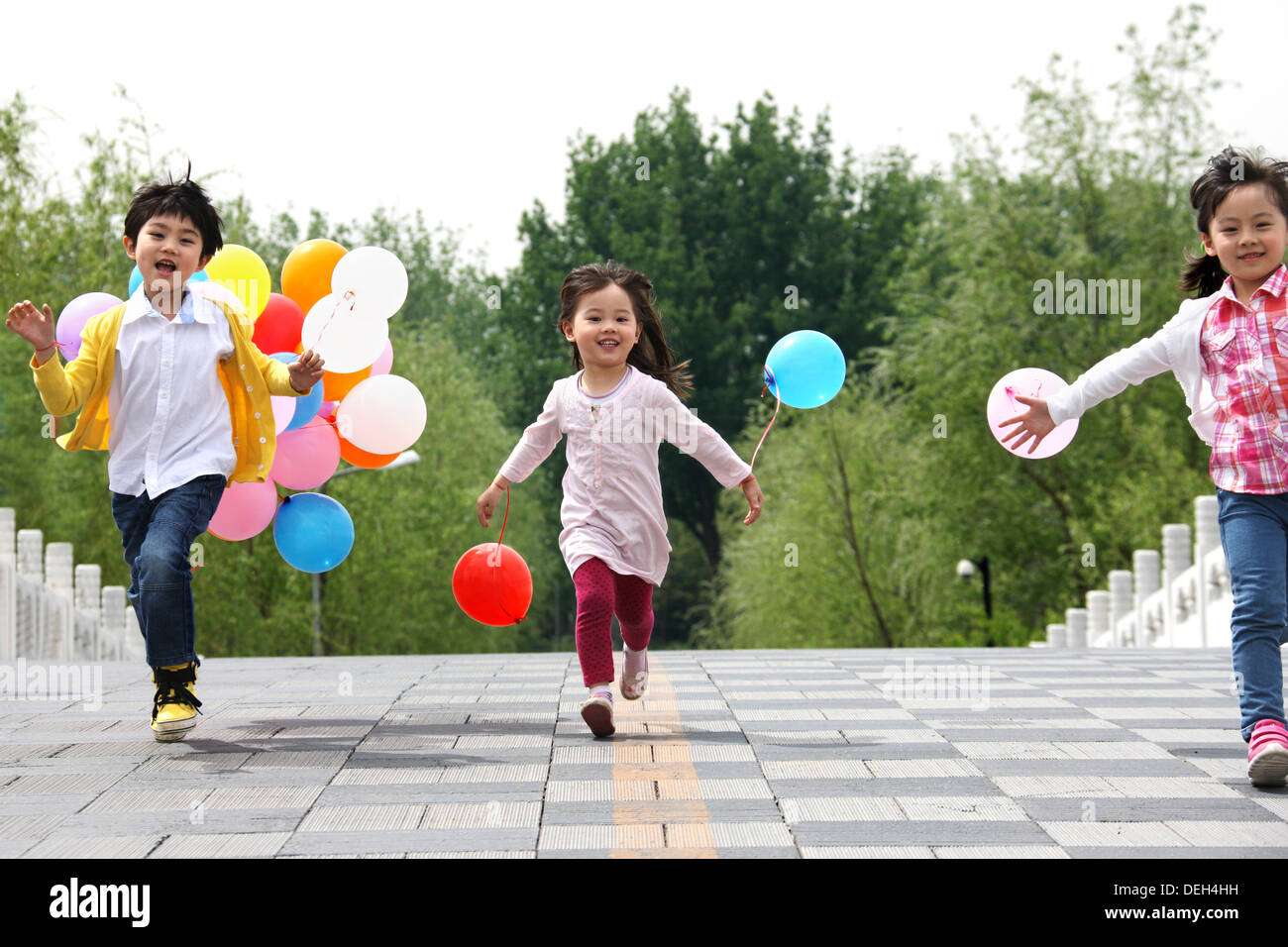China children bridge hi-res stock photography and images - Alamy