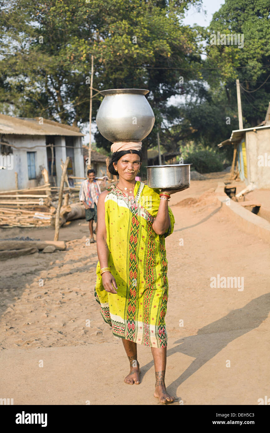 Indian village woman carrying water hi-res stock photography and images ...