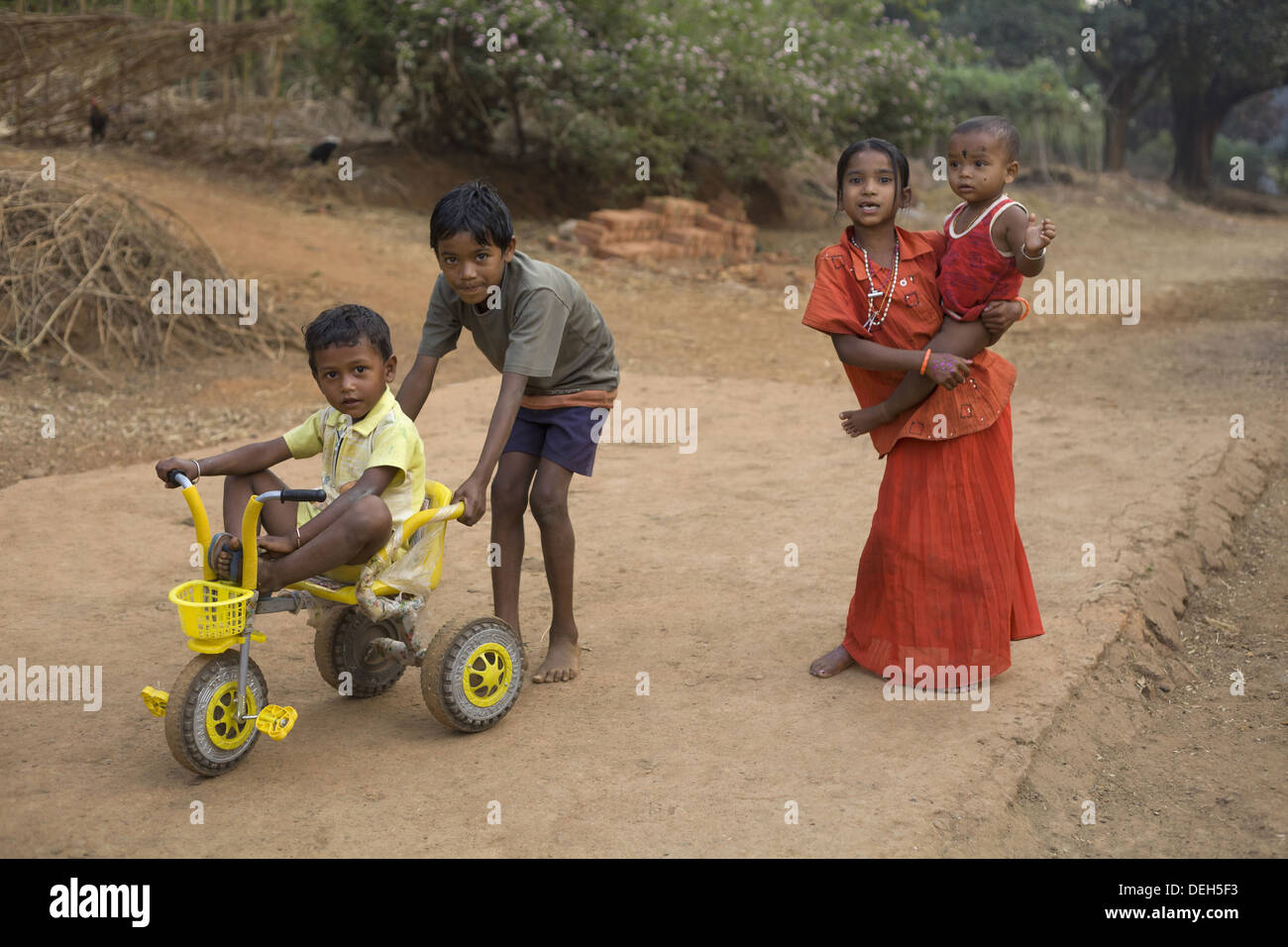 Aboriginal children playing hi-res stock photography and images - Alamy