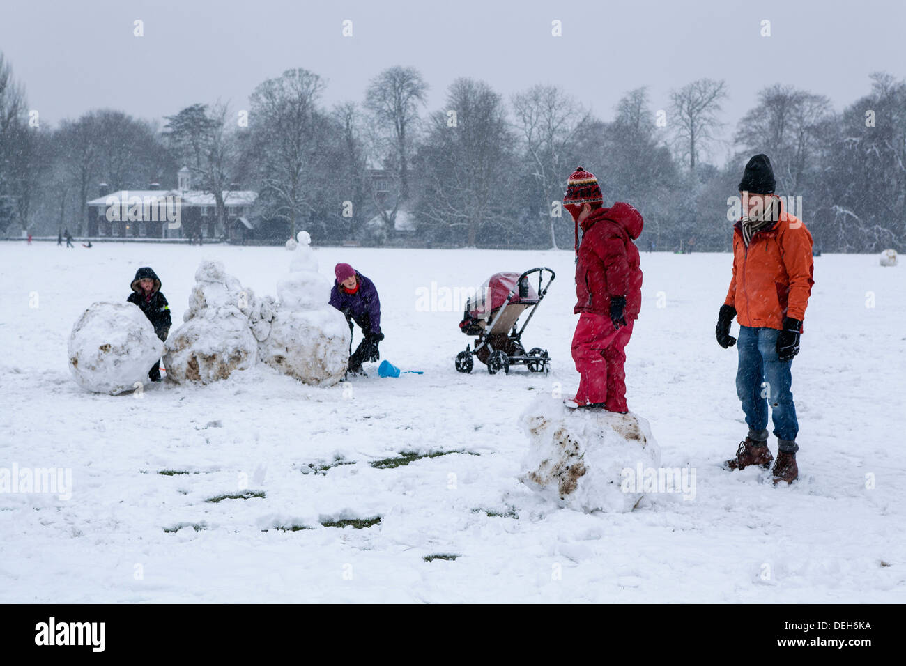 Children building a snowman hi-res stock photography and images - Alamy