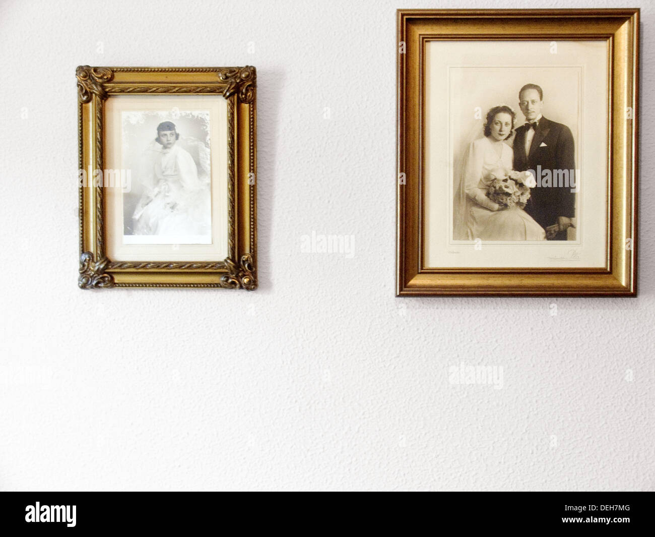 Historic family photo frame hi-res stock photography and images - Alamy