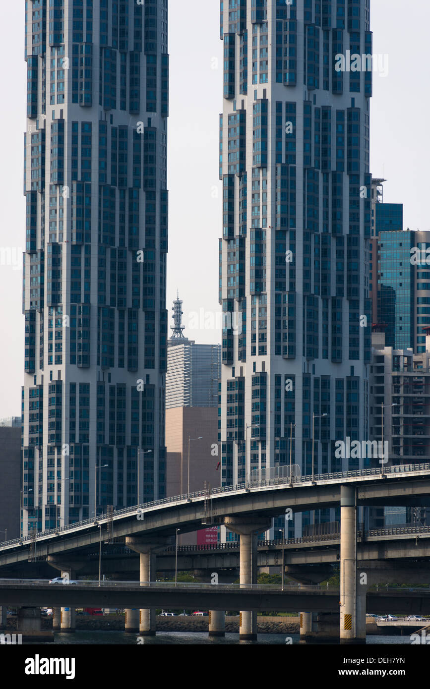 WBC The Palace Towers A and B highrise residences in Centum City Busan ...