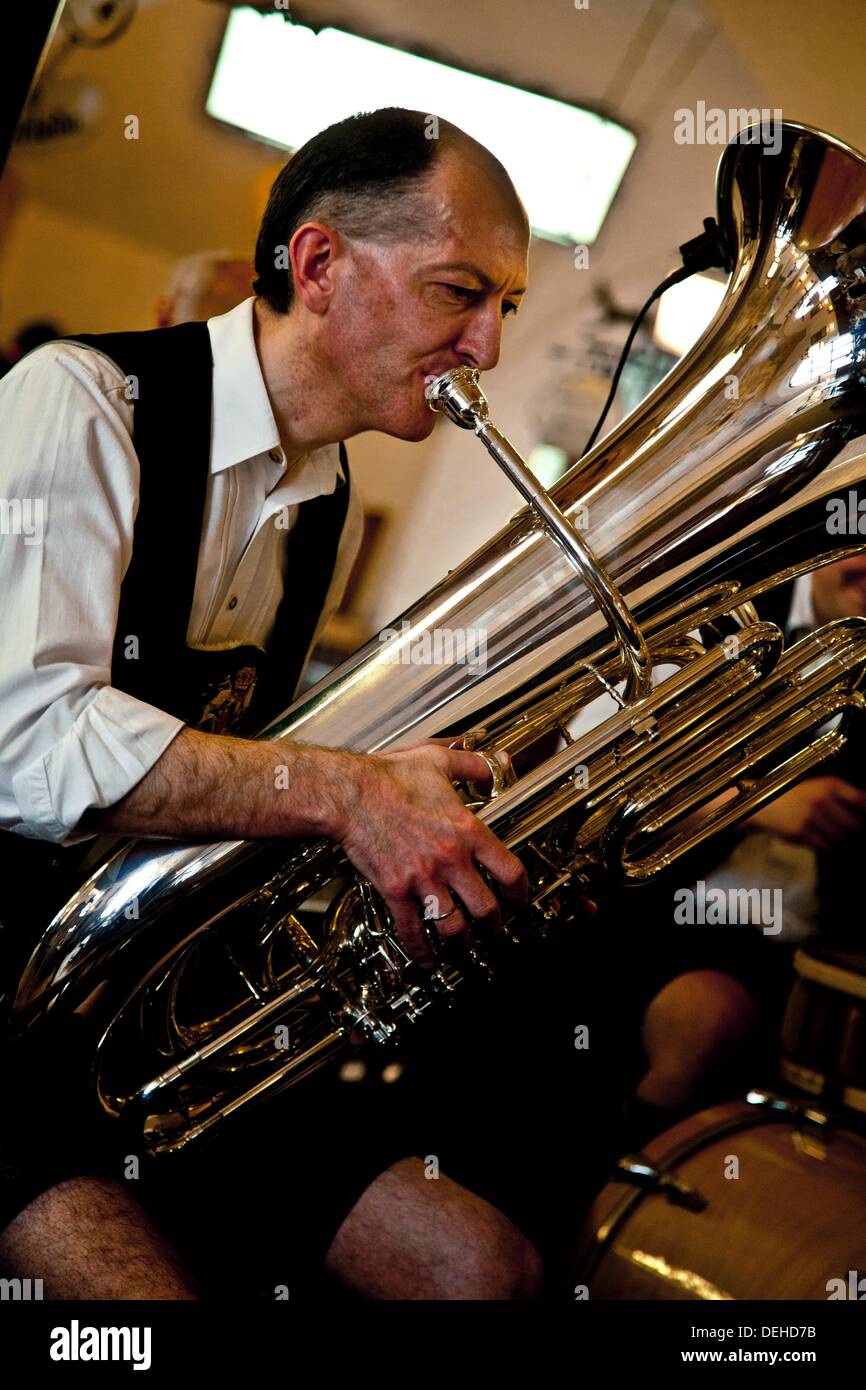 Hofbrauhaus music hi-res stock photography and images - Alamy