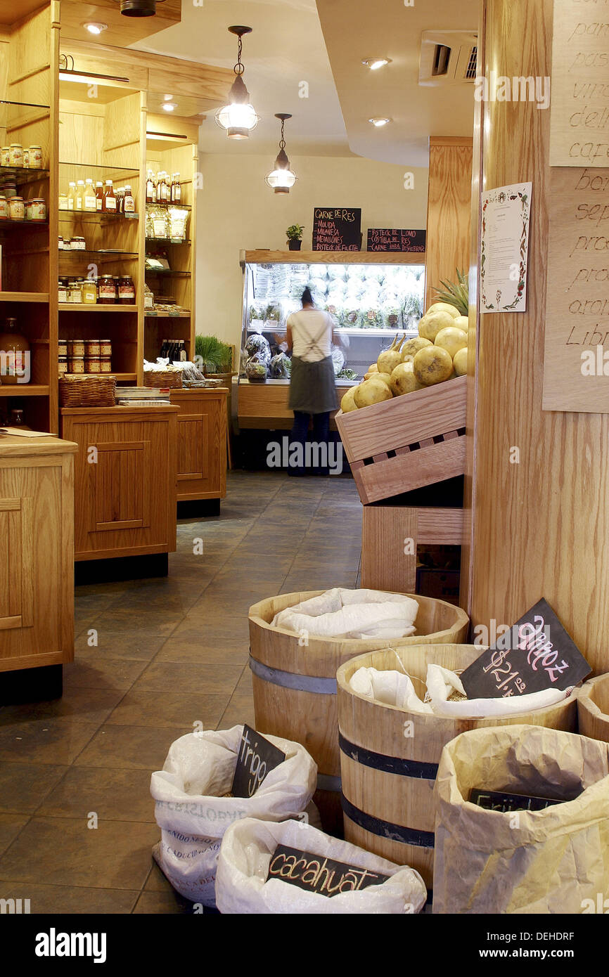 Organic vegetables shop sign hi-res stock photography and images - Alamy