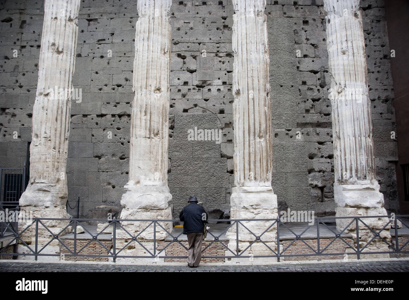 Templo di adriano hi-res stock photography and images - Alamy