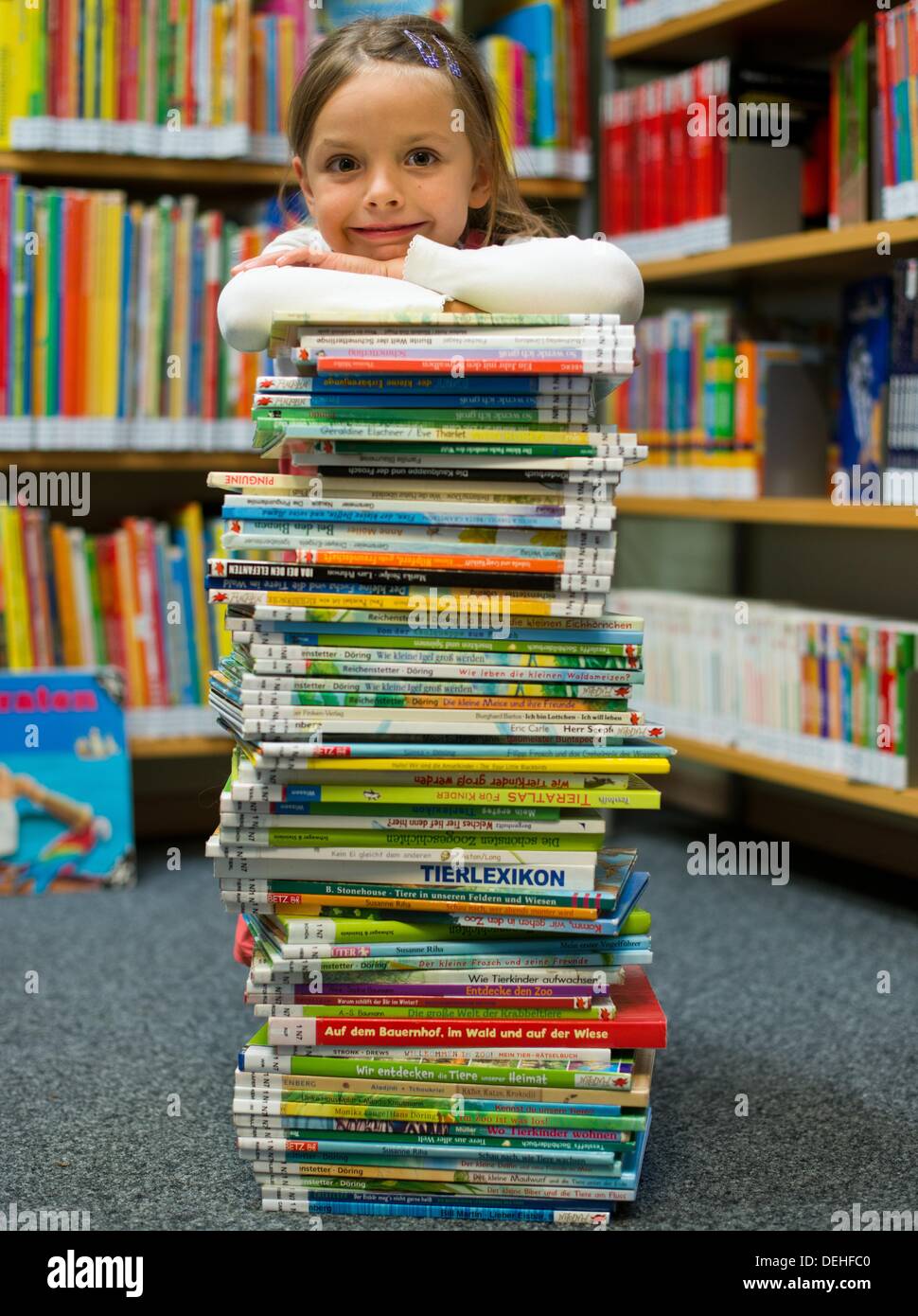 Pile of childrens books hi-res stock photography and images - Alamy