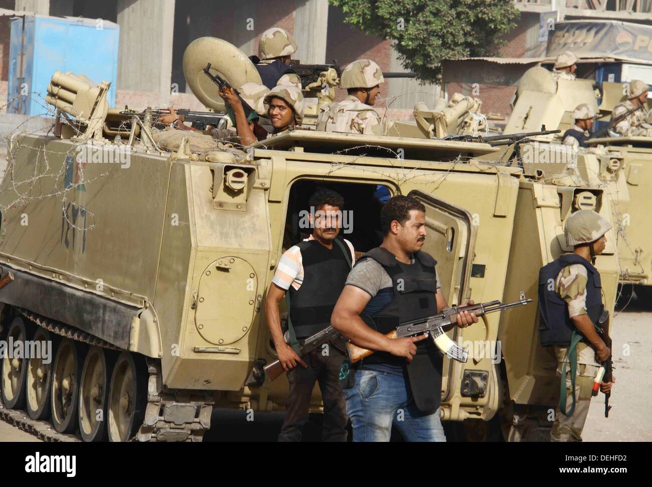 Cairo, Cairo, Egypt. 19th Sep, 2013. Egyptian soldiers take cover ...