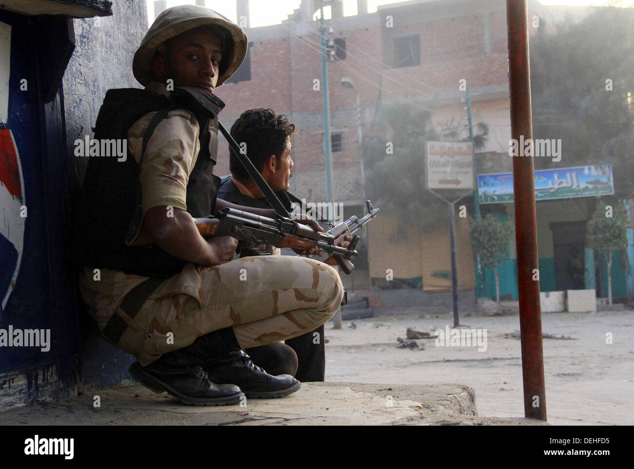 Cairo, Cairo, Egypt. 18th Sep, 2013. Egyptian soldiers take cover ...