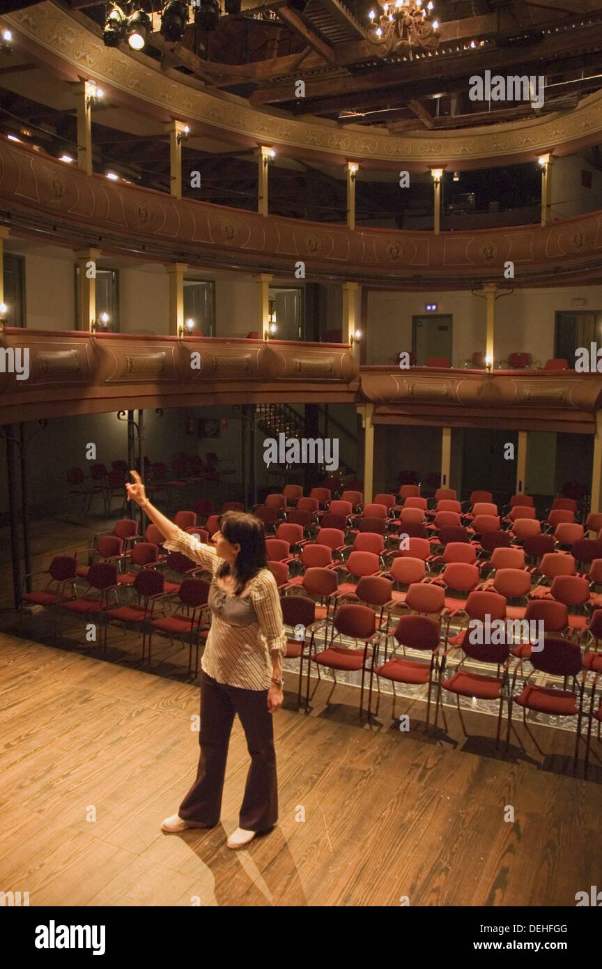 Courtyard theatre interior hi-res stock photography and images - Alamy
