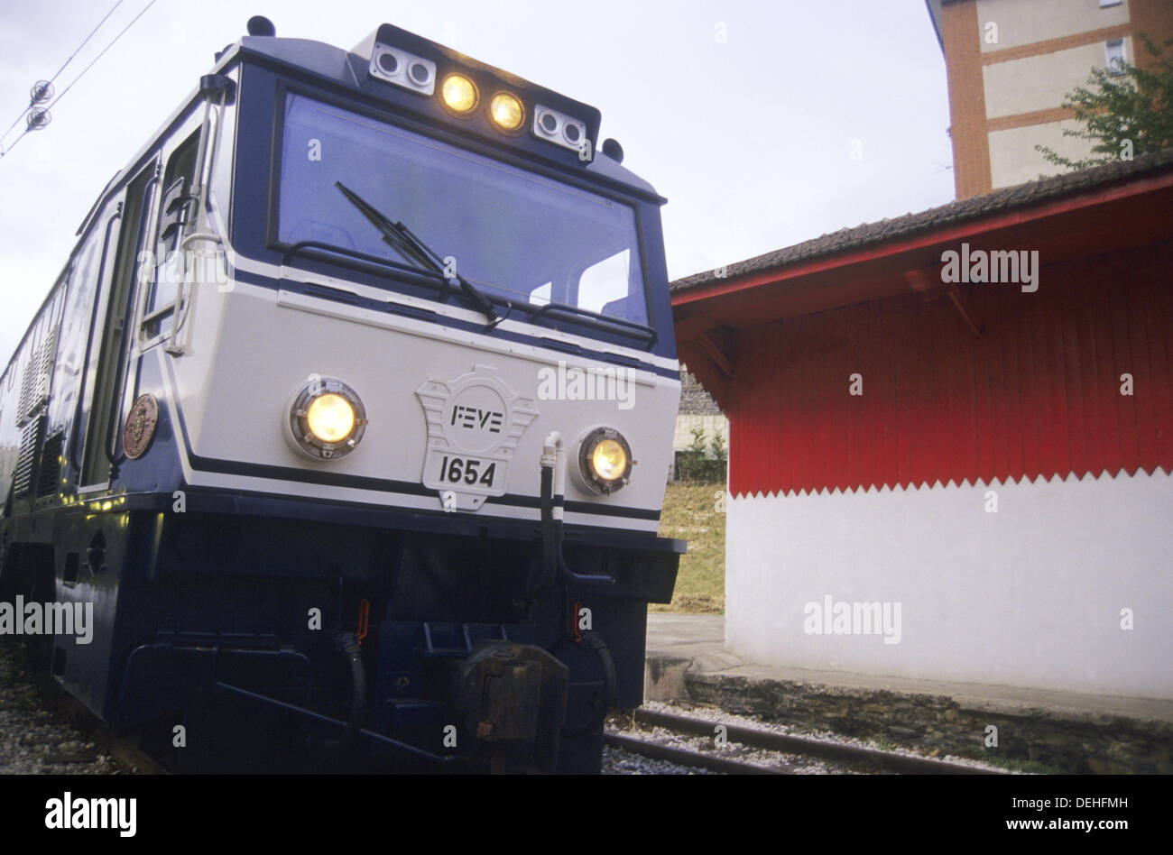 Train in country hi-res stock photography and images - Alamy