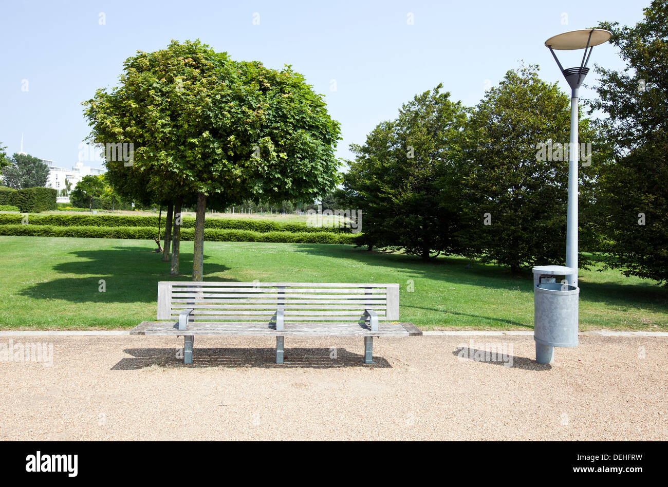 Wooden bench London Park Stock Photo - Alamy