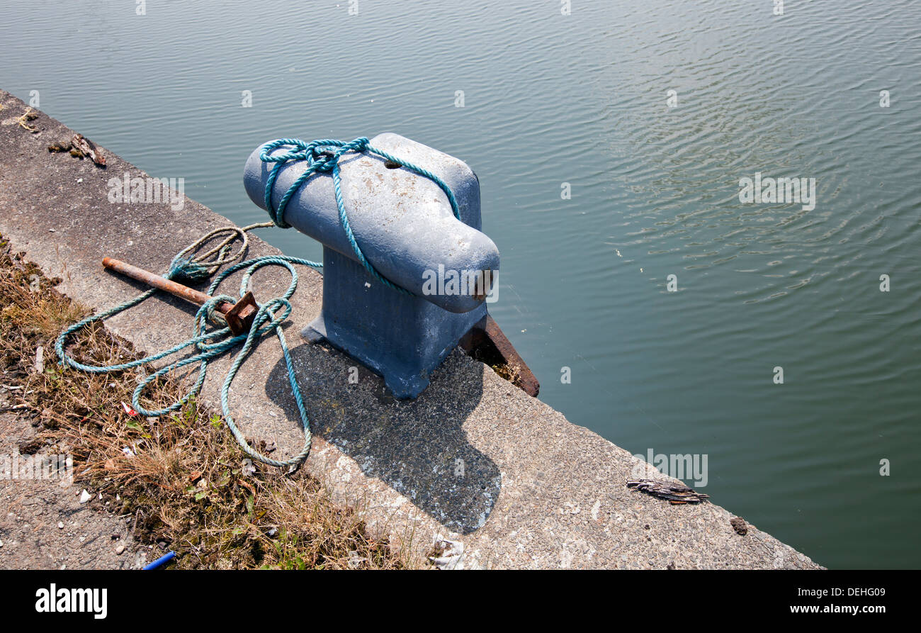 Rusted Cleat on dock Stock Photo - Alamy