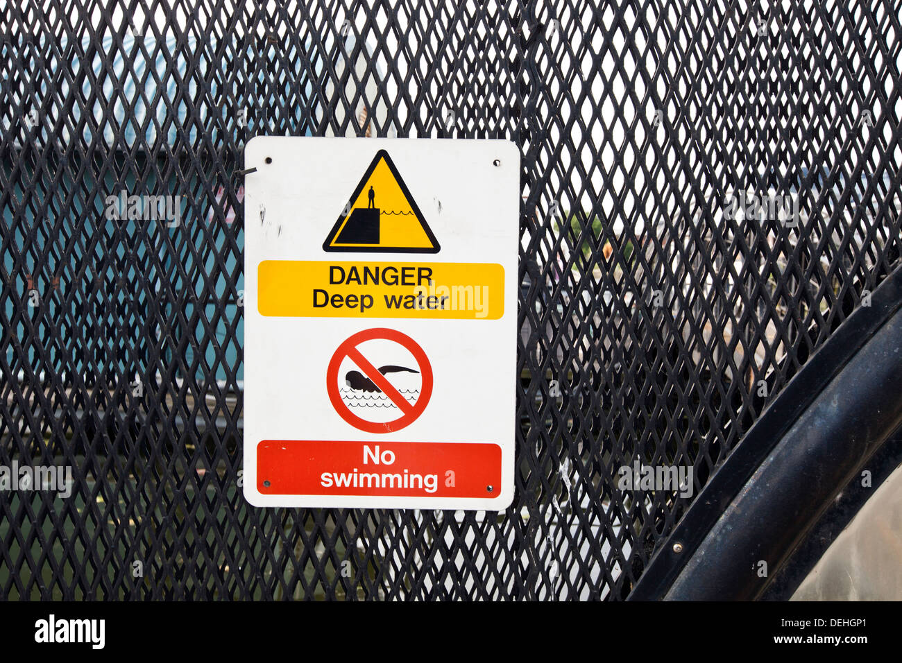 Warning sign no swimming Stock Photo - Alamy