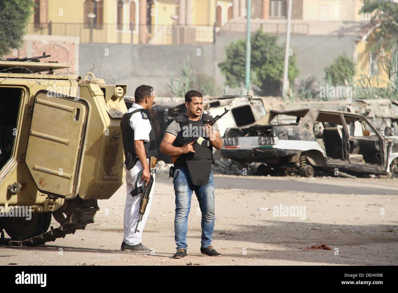 Cairo, Cairo, Egypt. 19th Sep, 2013. Egyptian soldiers take cover ...