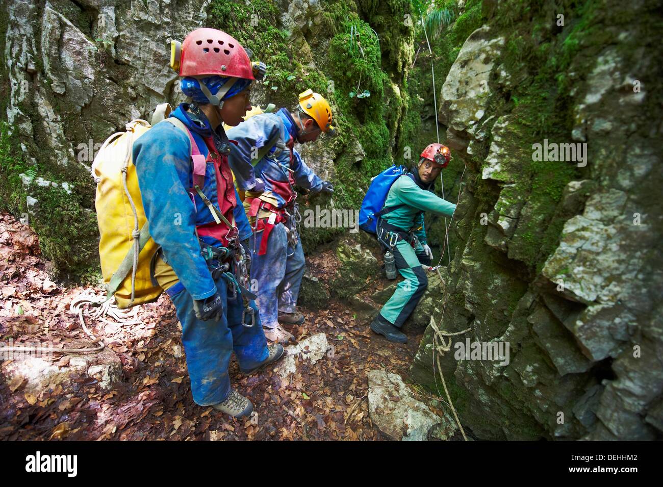 Woman caving spelunking cave hi-res stock photography and images - Alamy