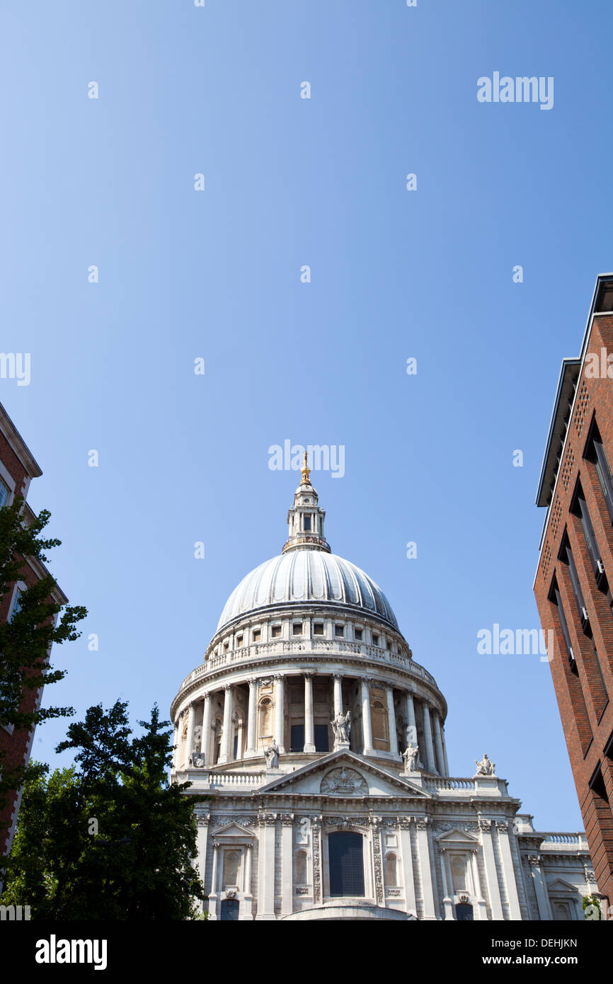 Close up view st pauls cathedral hi-res stock photography and images ...