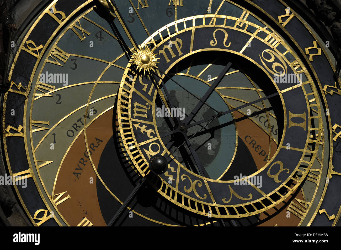 Middle ages clock hi-res stock photography and images - Alamy