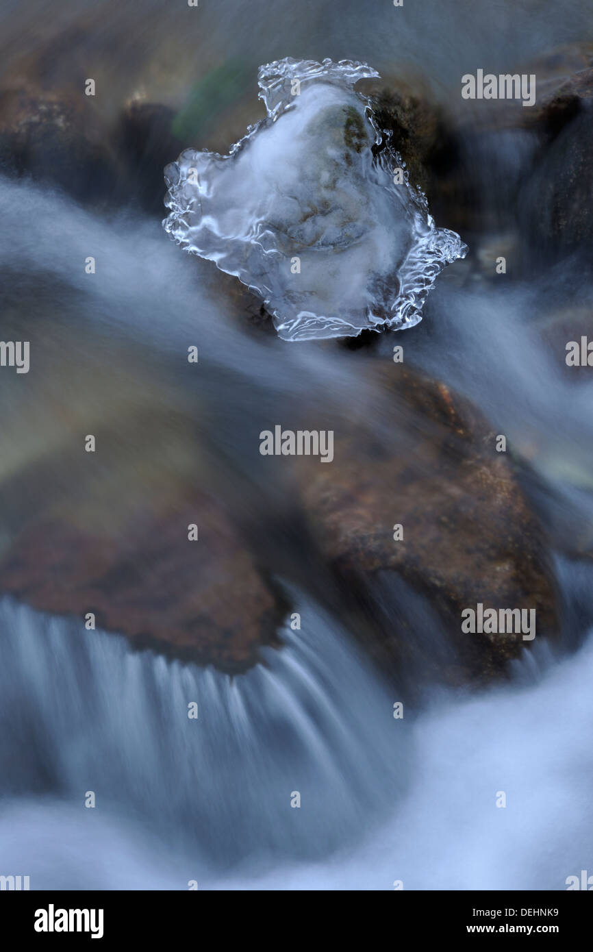 Detailed flowing water from waterfalls hi-res stock photography and ...