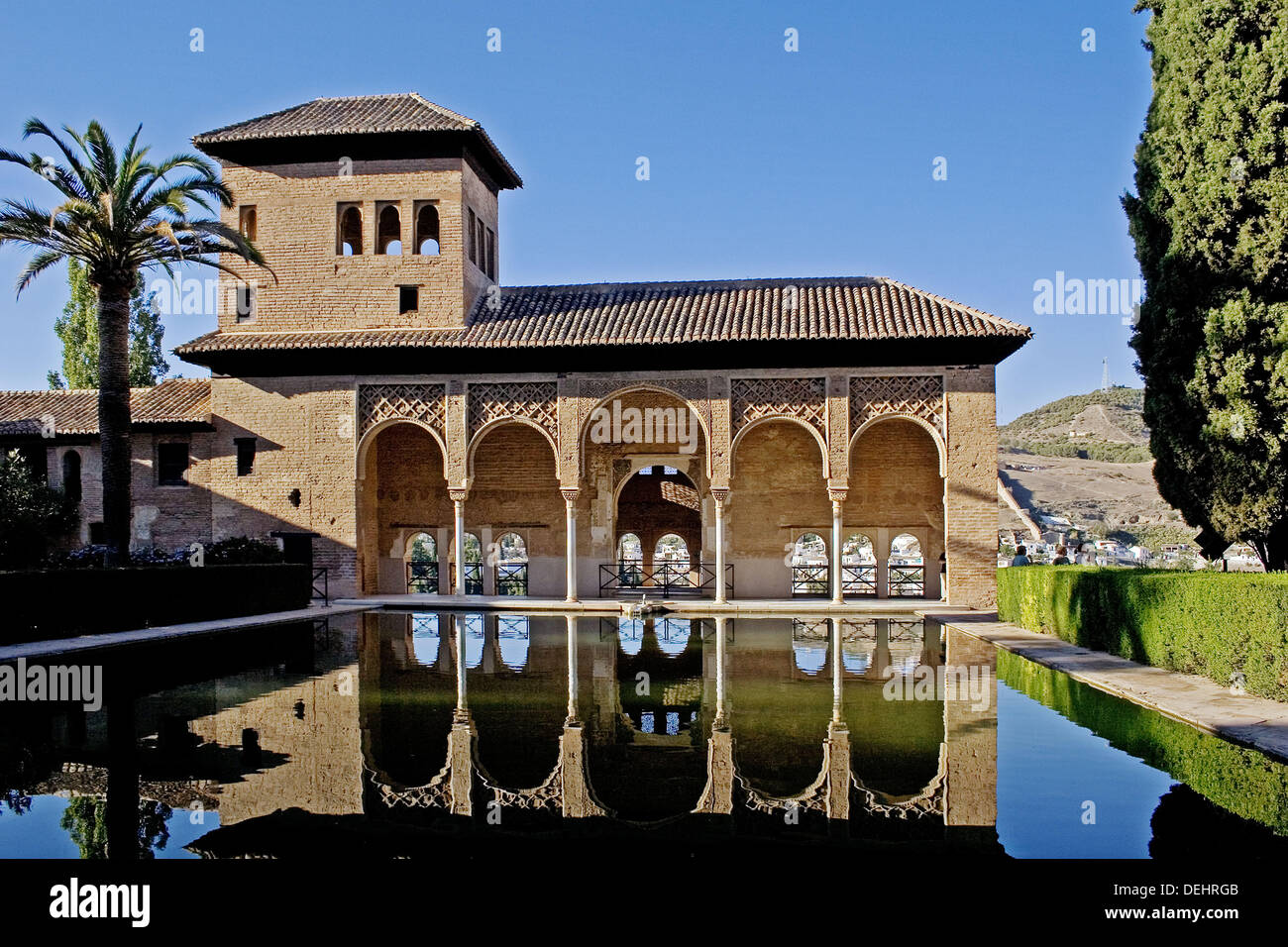 Pond and Ladies Tower. Palacio Nazarí. Partal Gardens. Alhambra ...