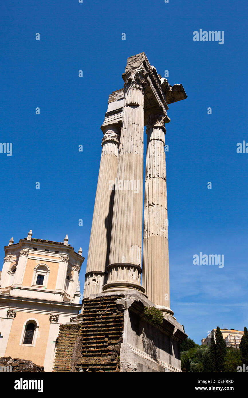 Ancient columns ruins rome hi-res stock photography and images - Alamy