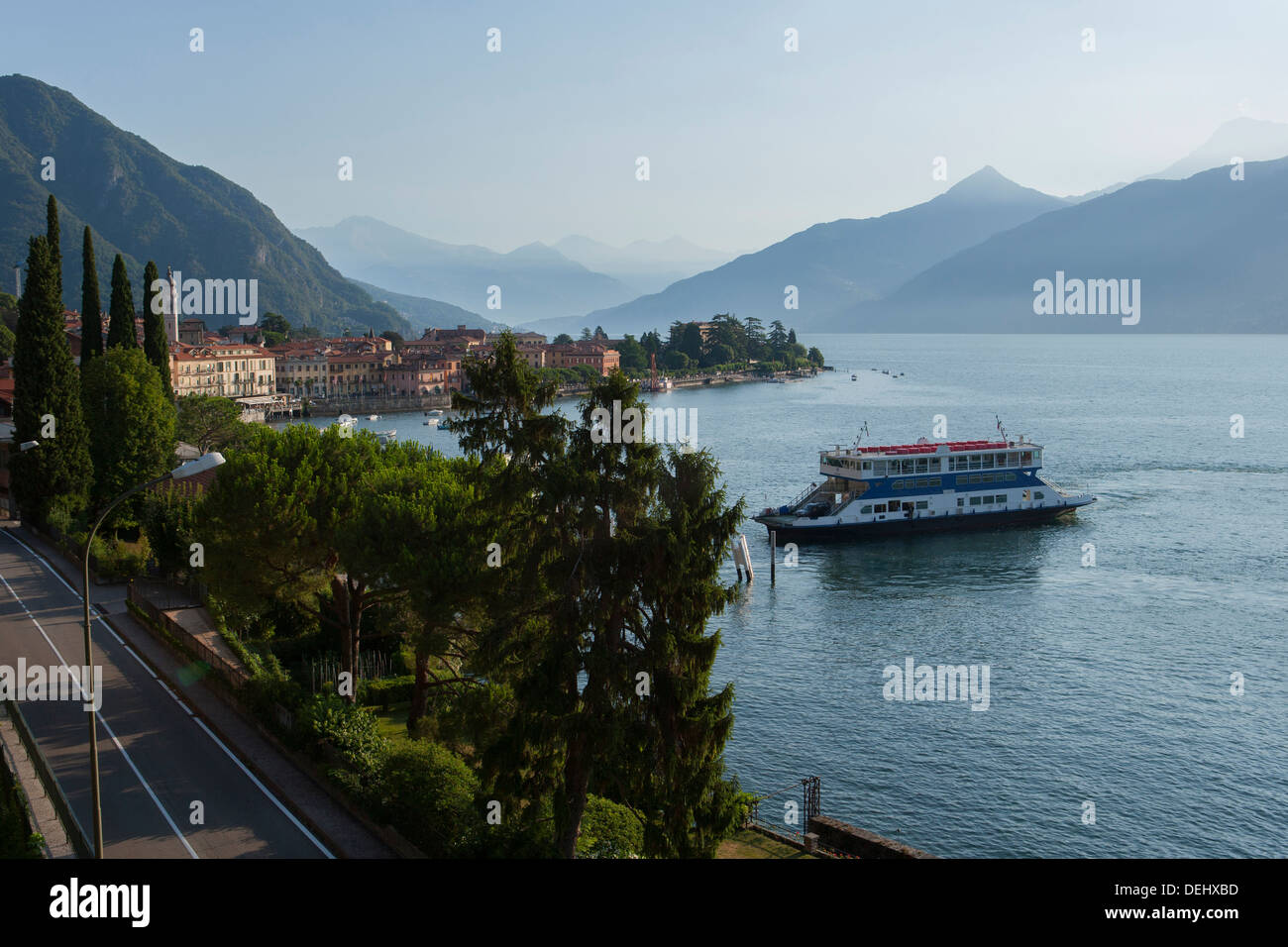 Ferry coming into Menaggio on Lake como Stock Photo - Alamy